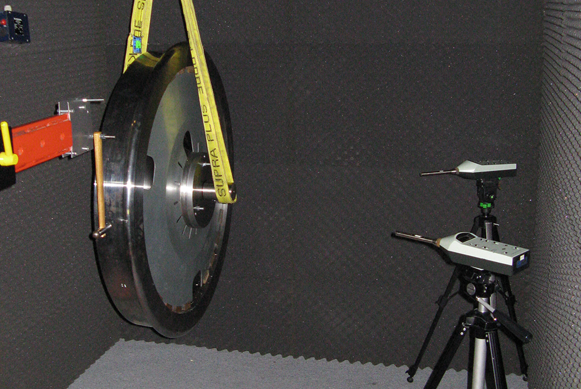 Institut für Schienenfahrzeuge der RWTH Aachen: Test benches